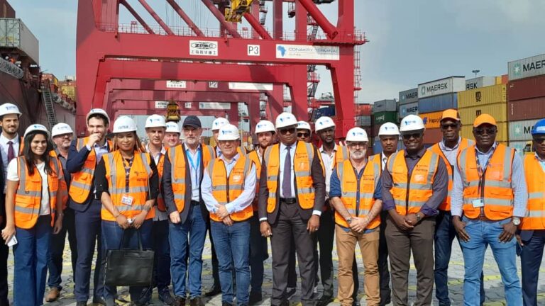 Port autonome de Conakry : une délégation du MEDEF visite les ...